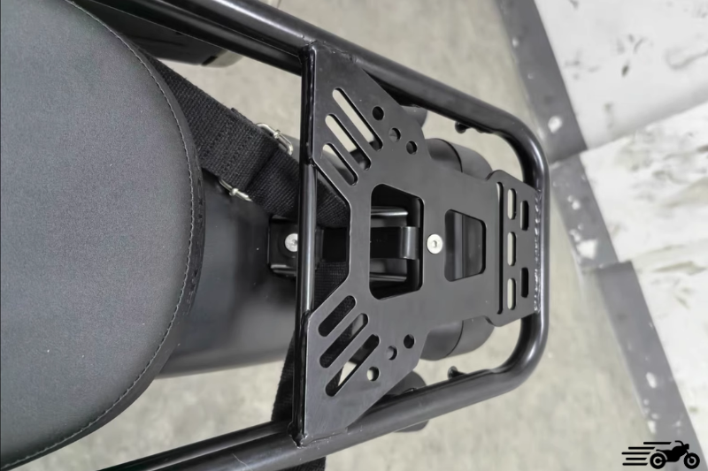 Honda SCL500 luggage rack box mount - REM