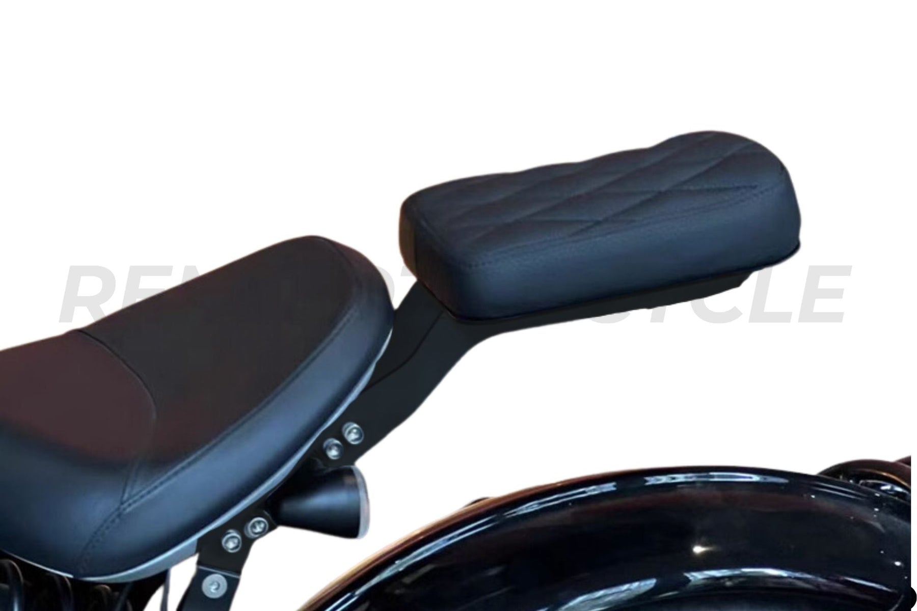 Triumph Bobber passenger seat with rear light - REM